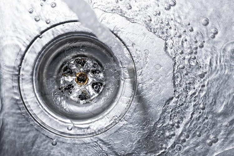Abfluss verstopft: Diese Methoden und Hausmittel helfen sofort - HEROLD