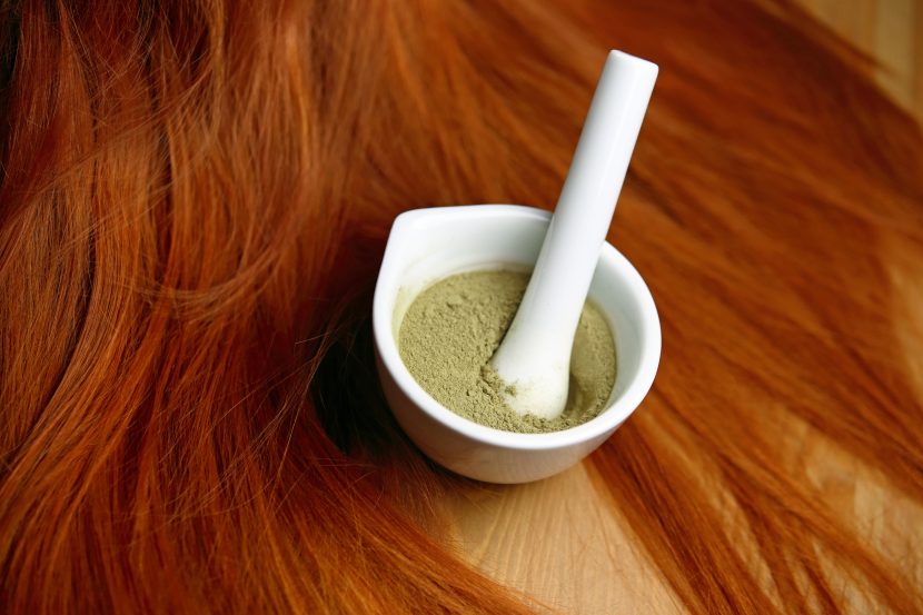 Haare färben mit Henna.