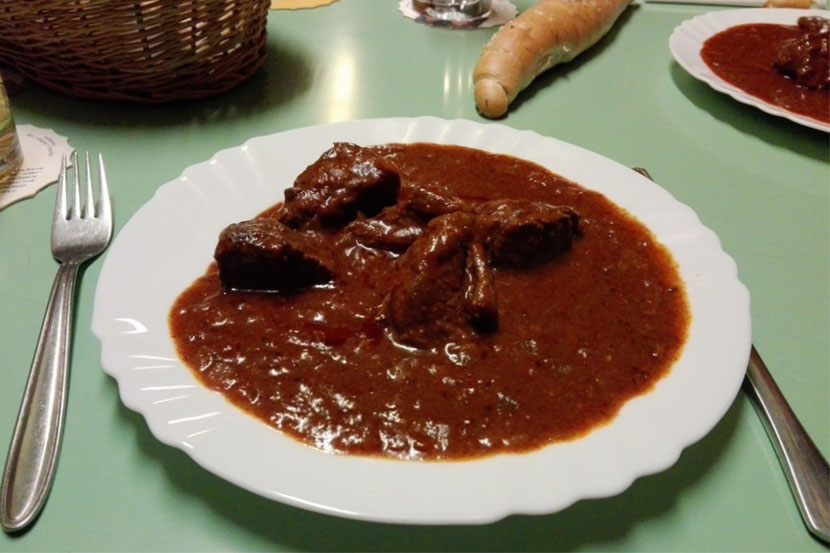 Gulasch in Wien: Wo gibt es das beste? 20 top Tipps - HEROLD.at